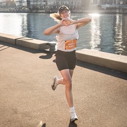 Angela Gray in 2025 TCS Sydney Marathon presented by ASICS